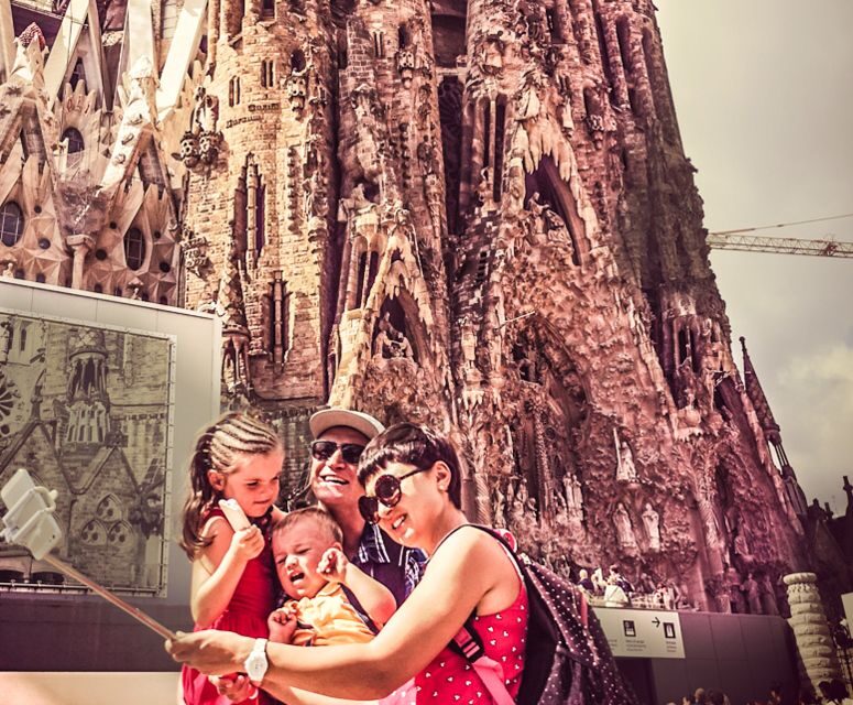Sagrada Familia & Gaudi Guided Tour Private or Small Groups - How the Tour Works: Logistics & Practicalities