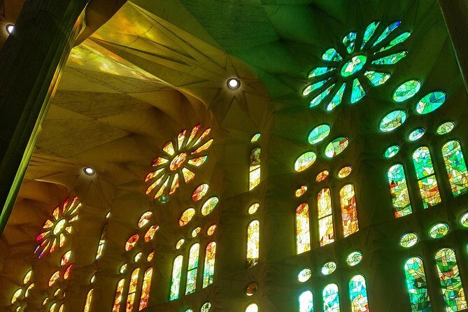 Sagrada Familia Guided Tour with Towers Access - The Experience in Practice