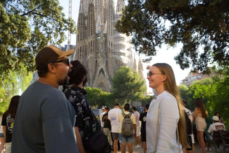Sagrada Família & More: Barcelona Tour + Candy Tasting - An In-Depth Look at the Tour Itinerary