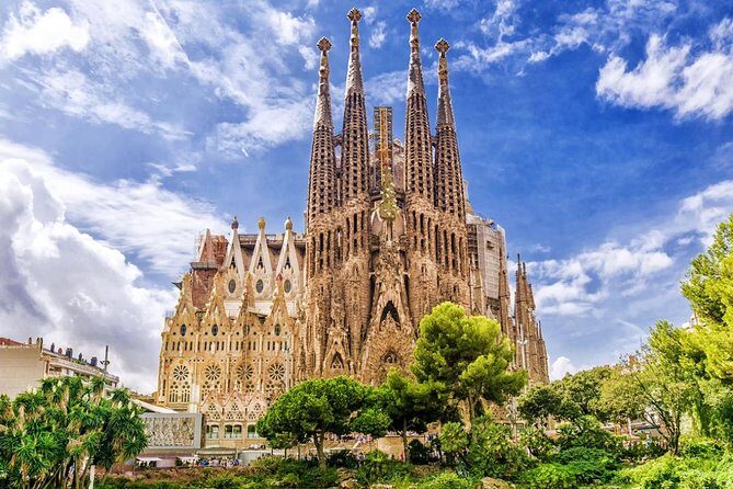 Sagrada Familia & Park Güell Optional: Small Group Tour - An In-Depth Look at the Tour Experience