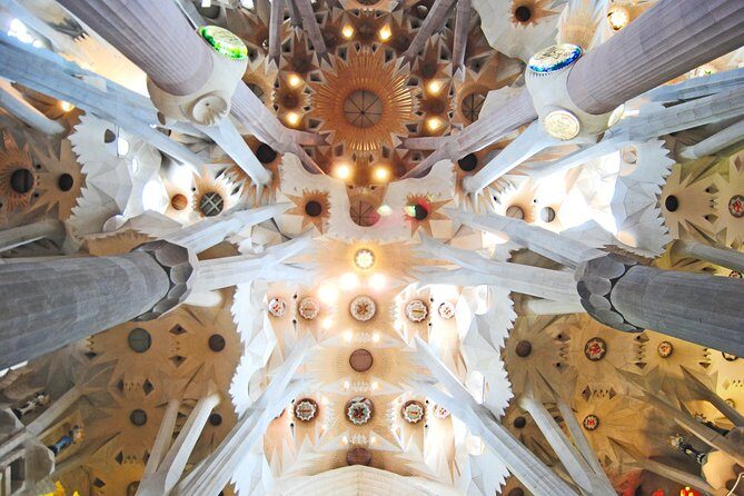Sagrada Familia Private Guided Tour with Skip the Line Tickets - Additional Tips from Reviewers