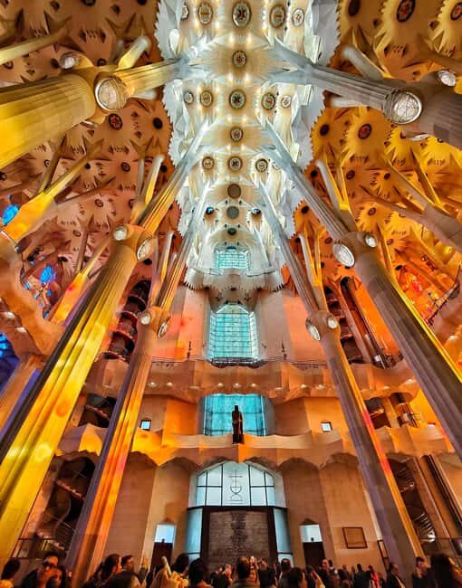 Sagrada Familia Private/Small Group Tour with an architect - What You Can Expect: A Detailed Breakdown