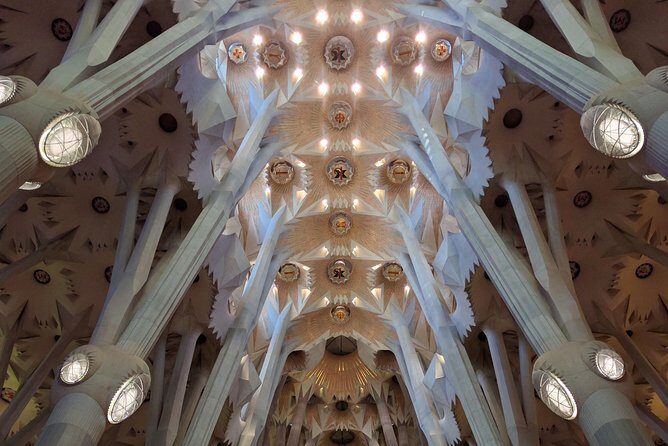 Sagrada Familia Skip-the-Line Private Tour with Guide - A Closer Look at the Tour Experience