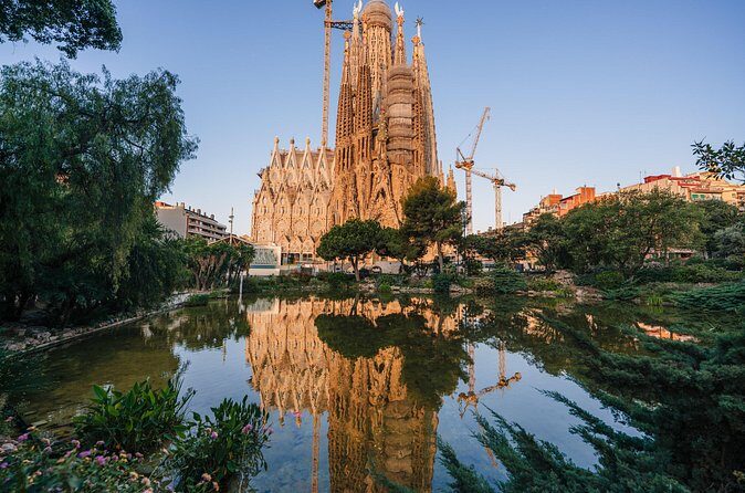 Sagrada Familia Skip the Line Ticket with Official Guide - Authentic Experiences from Reviewers