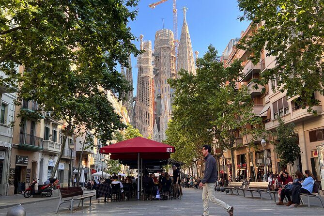 Sagrada Familia Tour with Express Entry and Local Guide - FAQ