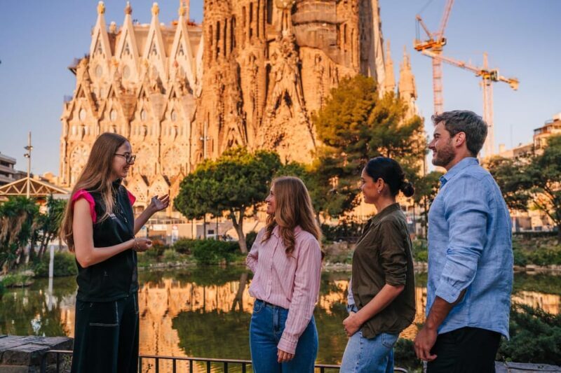 Sagrada Familia with Official Guide & Fast-Track Entry - Key Points