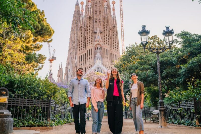 Sagrada Familia with Official Guide & Fast-Track Entry - The Experience at a Glance