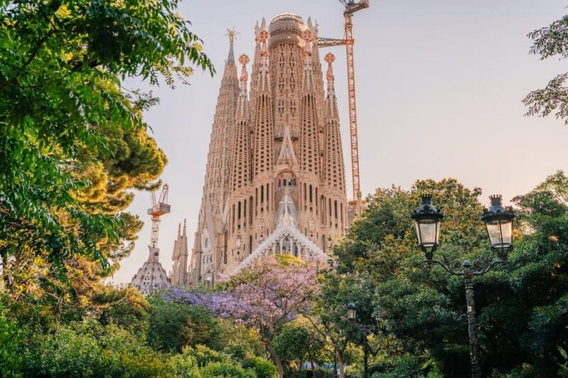 Sagrada Familia with Official Guide & Fast-Track Entry - FAQ