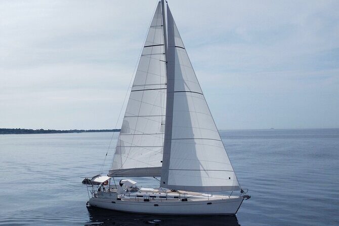 Sailboat tour to the island of Cannes - An In-Depth Look at the Tour Experience