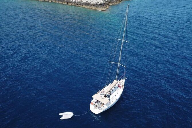Sailing Boat Small Group Kleftiko and Sikia Cave West of Milos - Who Will Love This Tour?