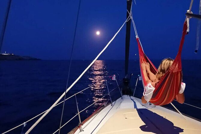 Sailing boat tour with lunch and swimming stops - Group Size and Comfort