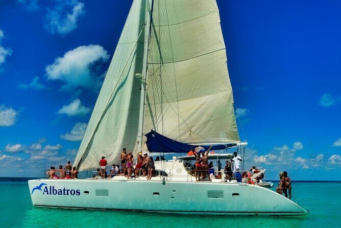 Sailing Experience to Isla Mujeres with lunch and Premium Open Bar - FAQs