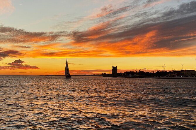 Sailing tour to the sunset in Lisbon - Key Points