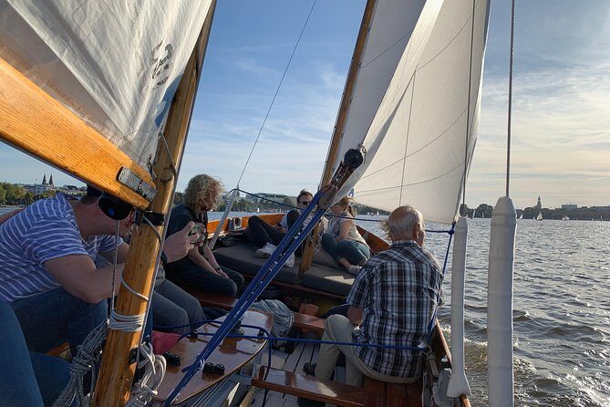 Sailing trip on the Hamburg Outer Alster - Overview of the Experience