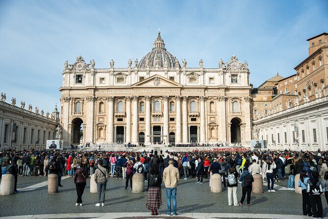 Saint Peter's Basilica Private Tour with privileged access - Key Points