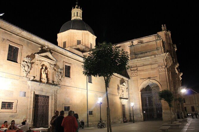 Salamanca Evening Walking Tour bilingual - Key Points