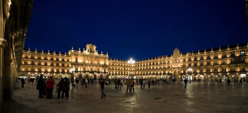 Salamanca: Local Legends Evening Walking Tour in Spanish - Key Points