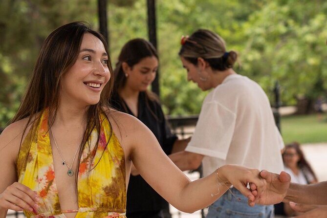 Salsa and Bachata Class in El Retiro park - Who Will Love This Experience