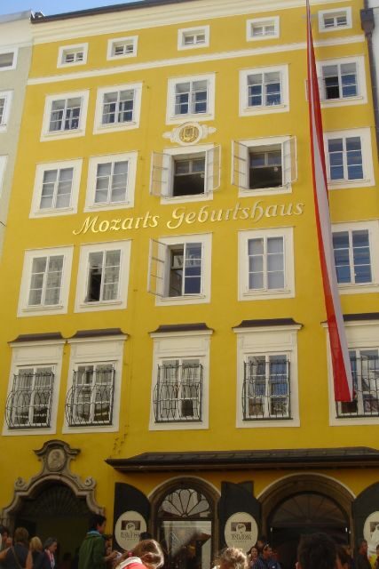 Salzburg 2.5-Hour Walking Tour: Mozart, Old Town & More - What Sets This Tour Apart?  