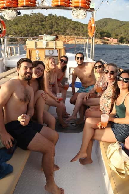 San Antonio: Cala Salada & Cala Gracio Sunset Boat Trip - Comfort and Practical Details