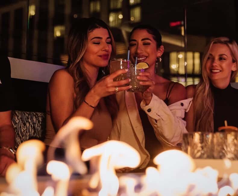 San Diego: Downtown Bar Crawl Party Pass - The Sum Up