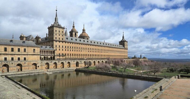 San Lorenzo de El Escorial: Monastery and Site Guided Tour - Key Points
