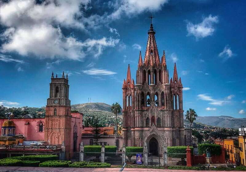 San Miguel De Allende: Downtown Landmarks Walking Tour - Key Points