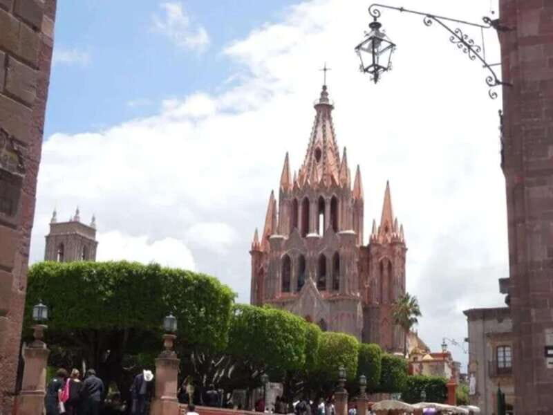San Miguel de Allende: Private Walking Tour - Exploring San Miguel de Allende with a Private Guide