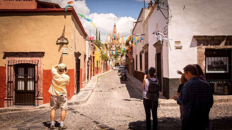 San Miguel: Landmarks and Lunch Walking Tour in English - Who Will Love This Tour?
