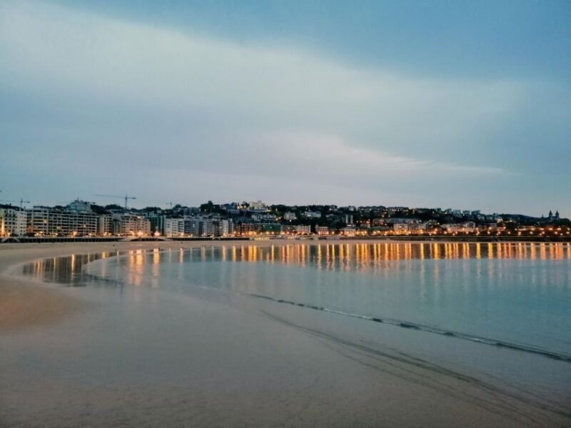 San Sebastian: Express Walk with a Local in 60 minutes - Key Points