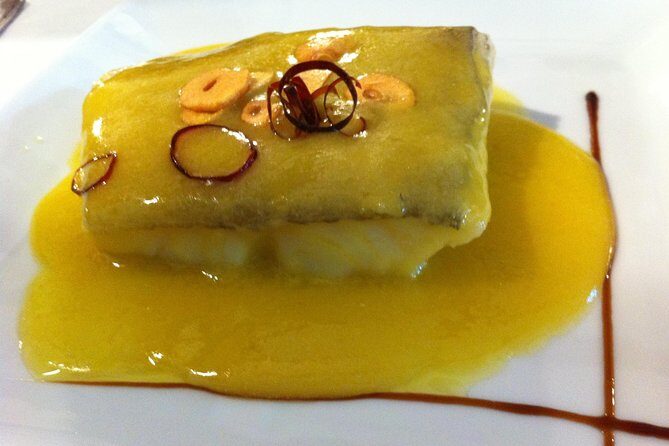 San Sebastián Private Food-Historical tour & meal at a Gastronomy Club - Key Points