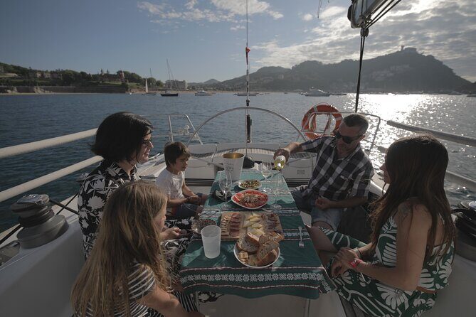 San Sebastian Private Sailing at La Concha Beach & Pasai Donibane - FAQ
