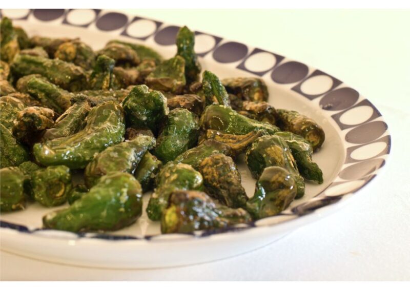 Santiago de Compostela: legends tour and galician dinner - The Sum Up