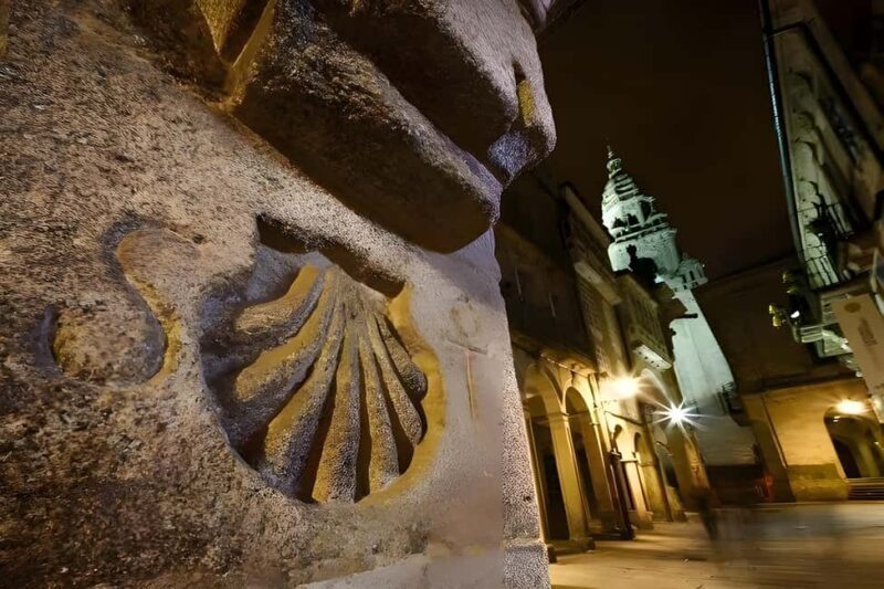 Santiago de Compostela: Night tour "Secrets of Compostela". - The itinerary: what you’ll see and learn