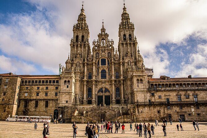 Santiago de Compostela Private Walking Tour with Cathedral Ticket - Guides and Atmosphere: Personalized and Enthusiastic