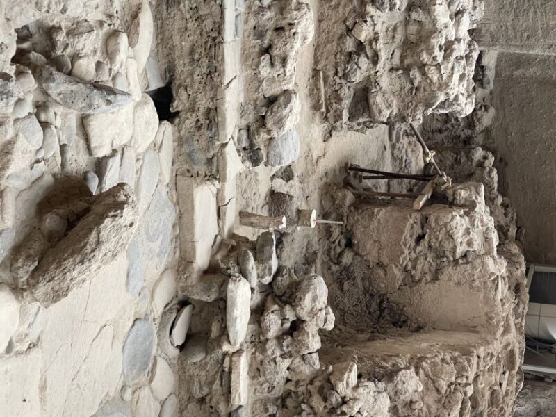 Santorini: Akrotiri Private Guided Tour with Hotel Pick-Up - Highlighted Features: Art and Architecture