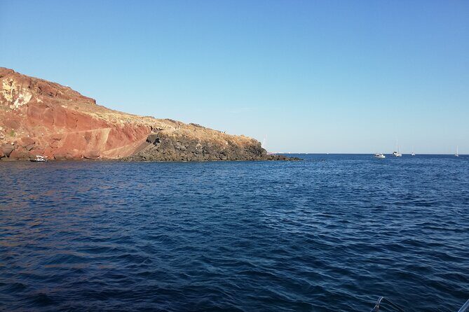 Santorini Catamaran Cruise with Fresh Meal and Open Bar - The Food and Drinks: A Highlight in Itself