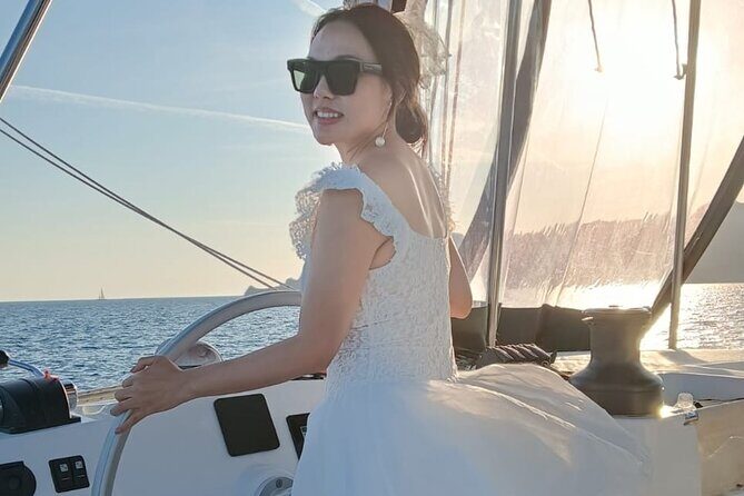 Santorini Catamaran Cruise with Meal and Drinks - Who Should Consider This Tour?