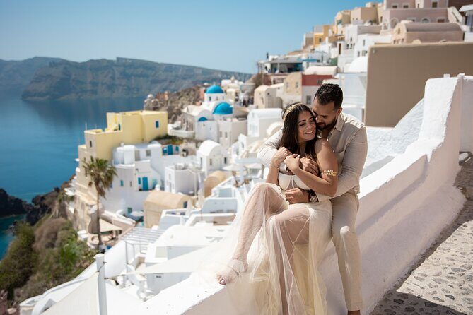 Santorini couple photoshoot with 50 edited photos! - Who Will Love This Experience?