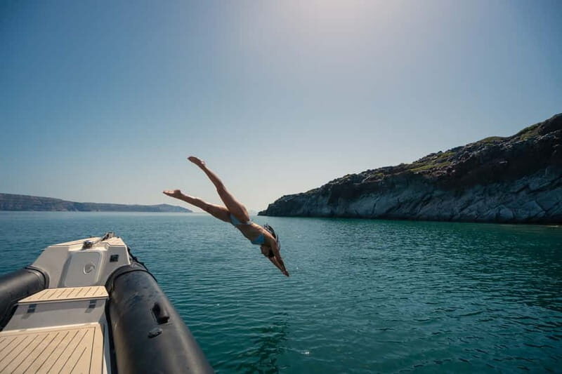 Santorini: half day exclusive speedboat cruise - An Overview of the Santorini Speedboat Experience