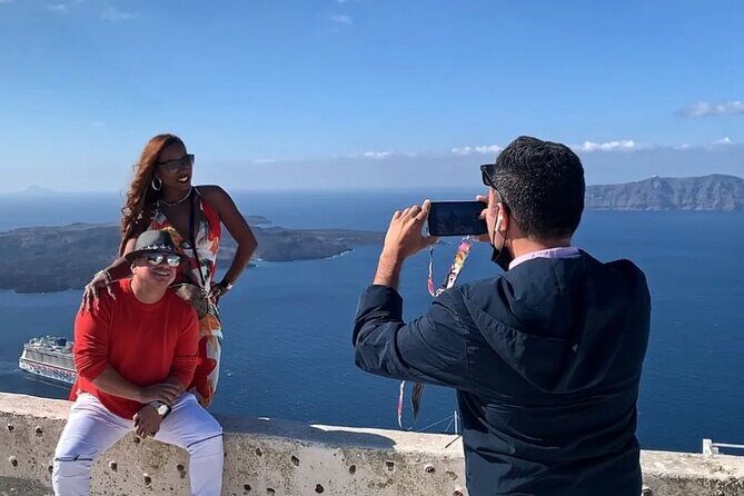 Santorini in 5 hours: Oia, Traditional Villages & Black Beach - FAQs