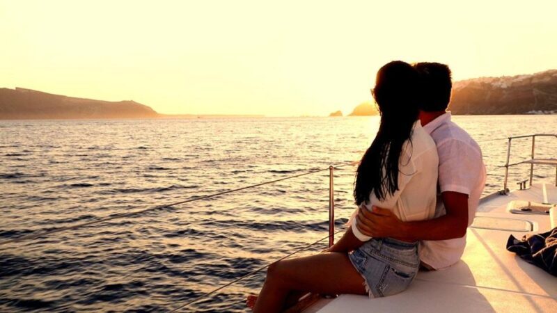 Santorini: Luxury Caldera Cruise with Full Greek Meal - Cruising the Santorini Caldera