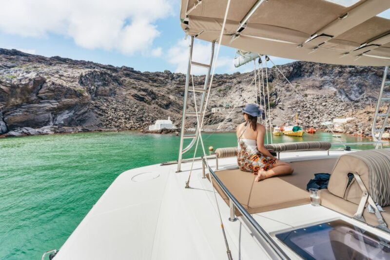 Santorini: Luxury Catamaran Day Trip with Meal and Open Bar - FAQ