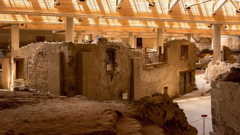 Santorini: Mythical Day Trip to Akrotiri with Volcano Cruise - Exploring Santorini on a Mythical Day Trip