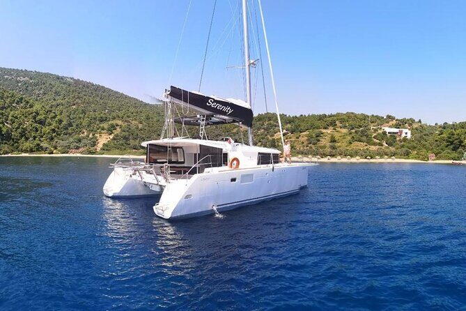 Santorini Oia: Caldera Private Day Cruise with BBQ & Drinks - Discovering the Beauty of Santorini from the Water