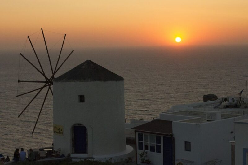 Santorini: Oia Cultural Highlights Sunset Walking Tour - The Sum Up