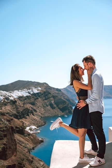 Santorini: Oia Private Couple Photoshoot with 35 Photos - The Experience Breakdown: What to Expect