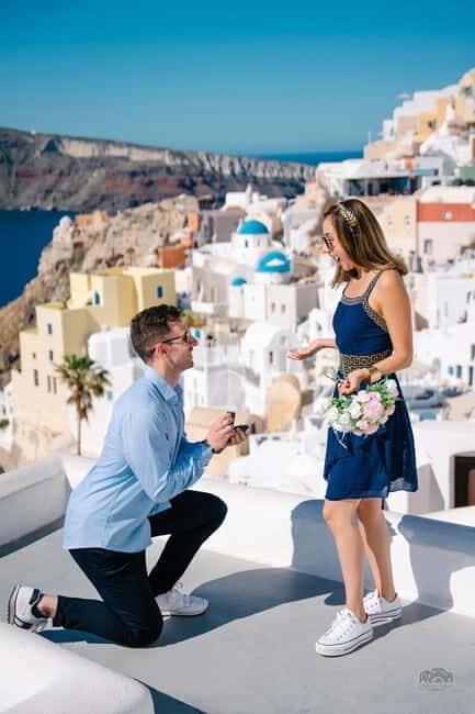 Santorini: Oia Private Couple Photoshoot with 35 Photos - FAQ