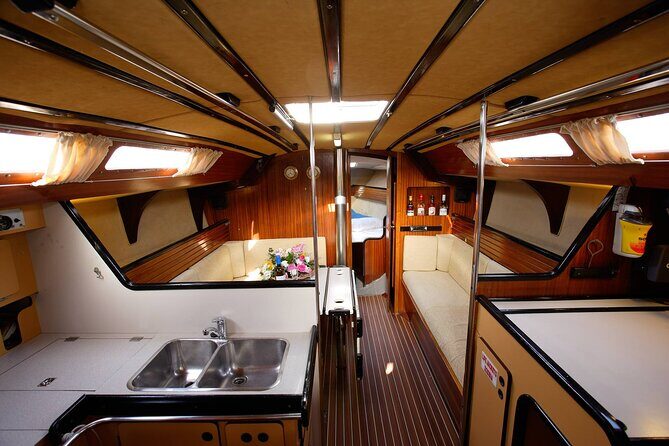 Santorini Oia: Private Sailing Yacht Cruise with Meal and Drinks - What’s Included and What to Expect