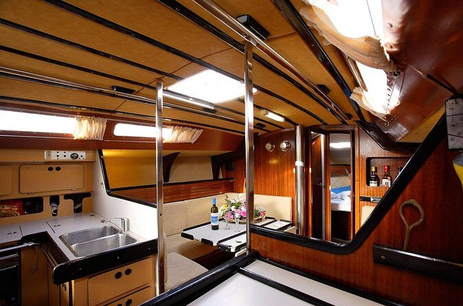 Santorini Oia: Private Sailing Yacht Cruise with Meal and Drinks - FAQs